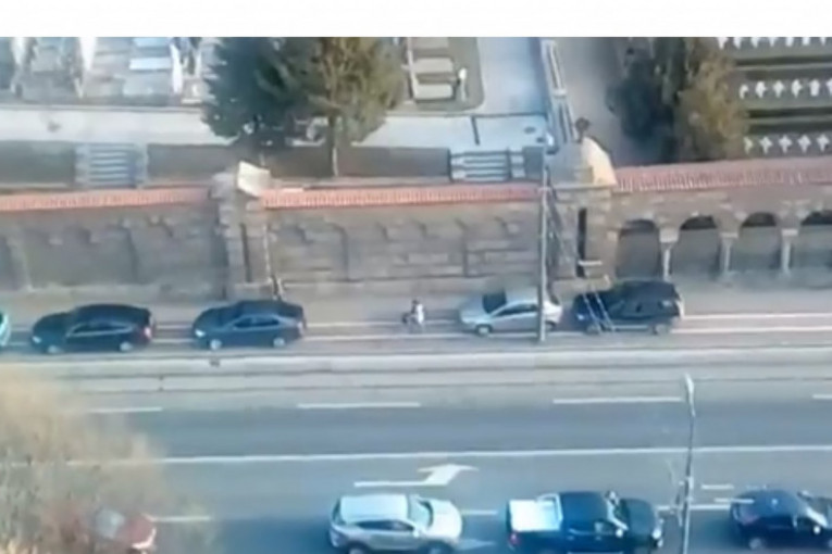 BRUKA Biciklistička staza u Ruzveltovoj ulici pretvorena u PARKING