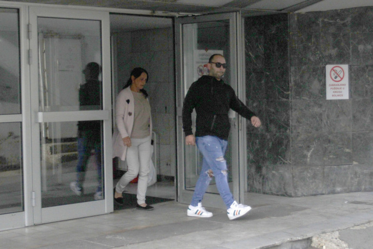 KROZ SUZE SE OGLASILA MAJKA DARKA LAZIĆA: Došlo je do KOMPLIKACIJA nakon operacije, svi se ...