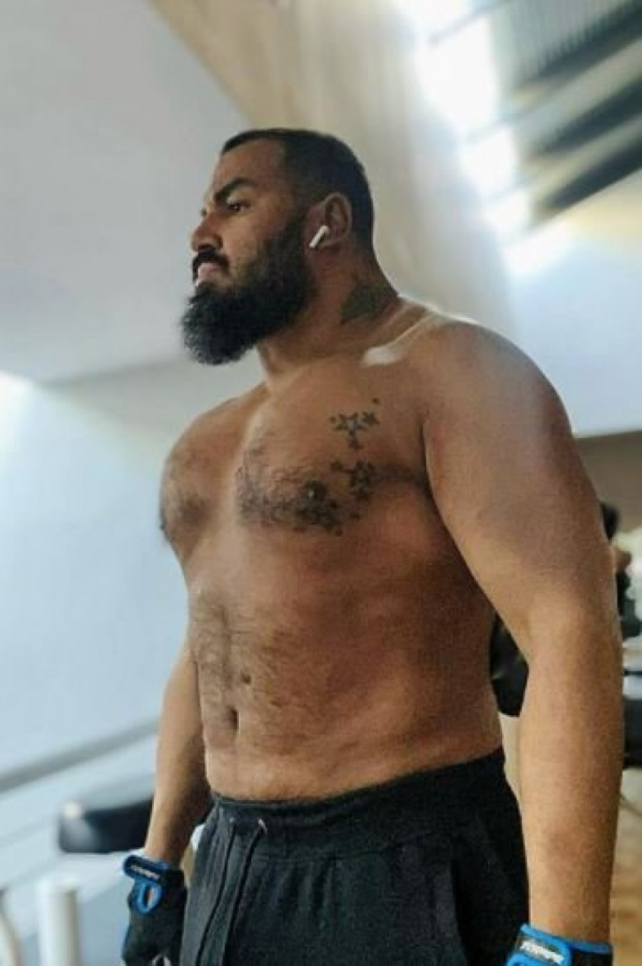 BALKANSKI PEVAČ SE OŽENIO SA MUŠKARCEM, A SA NAJBOLJOM DRUGARICOM DOBIO DETE: Najkontroverzniji ...