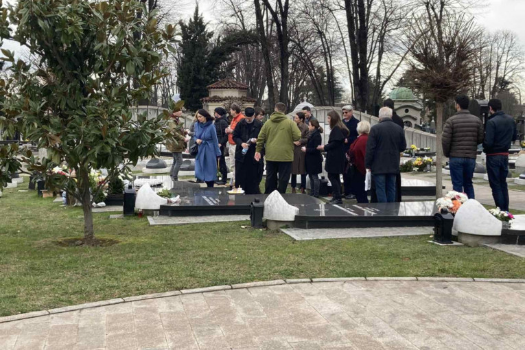 SNAJKA MILOVANA GLOGOVCA SE POJAVILA NA LITURGIJI ZAUPOKOJENA: Jecaji ...