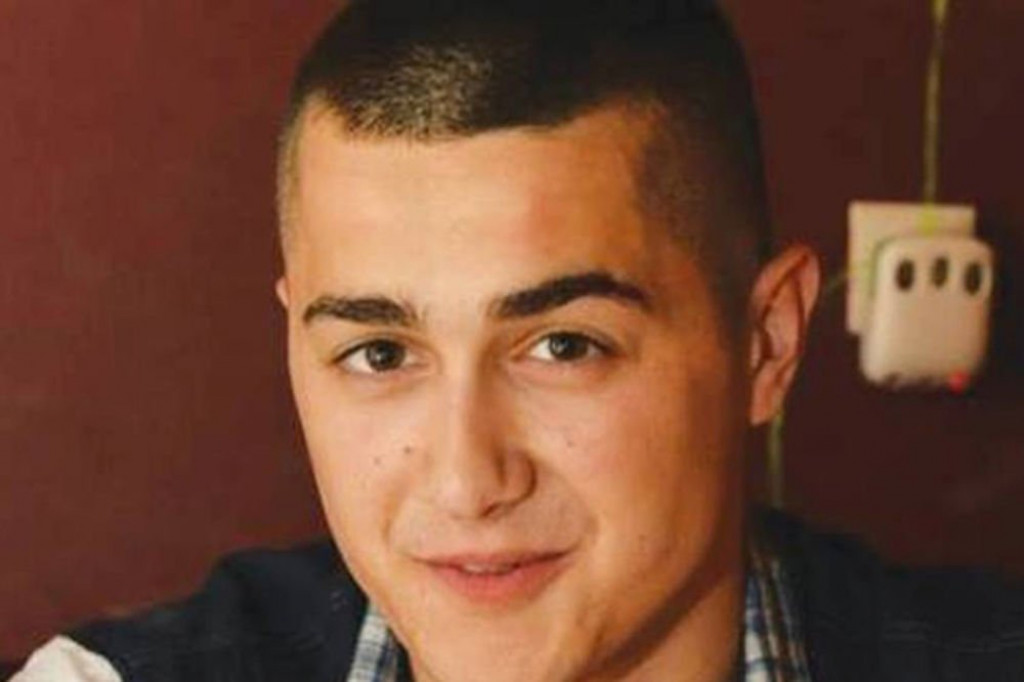 MALI KIĆUN IZREŠETAN NA PALIĆU! Sin žestokog Crnogorca likvidiran pre ...