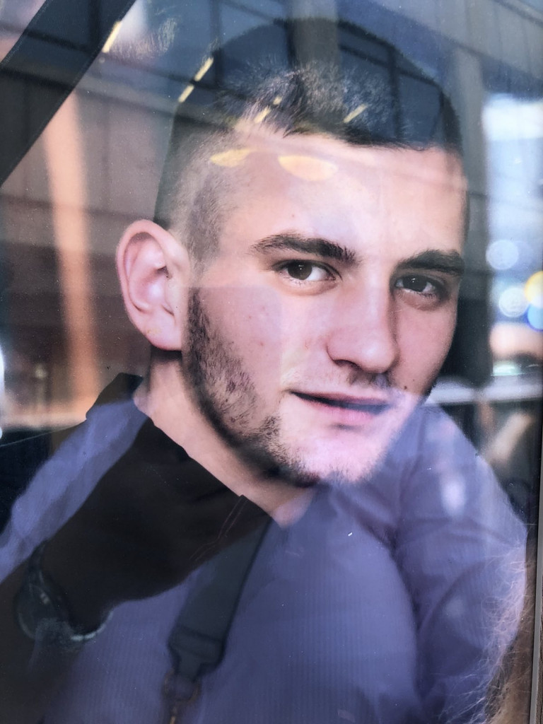 IVANA NOŽEM IZBO NAJBOLJI DRUG, PA GA S OCEM ODVEZAO U BOLNICU! Bol ...