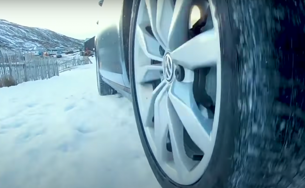 VREME POLAKO ISTIČE! Vozači, od OVOG datuma su obavezne zimske gume, vulkanizeri već imaju gužvu!