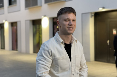 ROĐENI BRAT RELJE POPOVIĆA JE NJEGOVA SUŠTA SUPROTNOST! Krije se od ...
