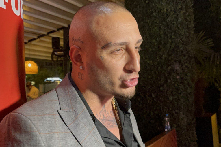 VUK MOB IMA NOVU DEVOJKU: Smuvao atraktivnu crnku, pojavila se slika na ...