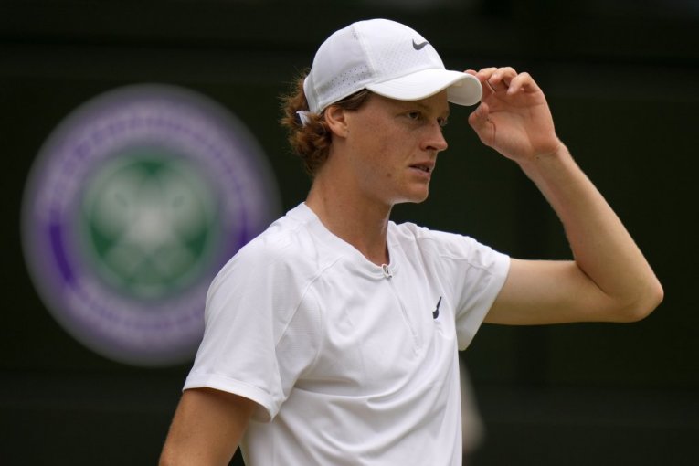 ON ČUVA LEĐA SINERU: Oglasio se legendardi teniser, pa osuo paljbu zbog ...