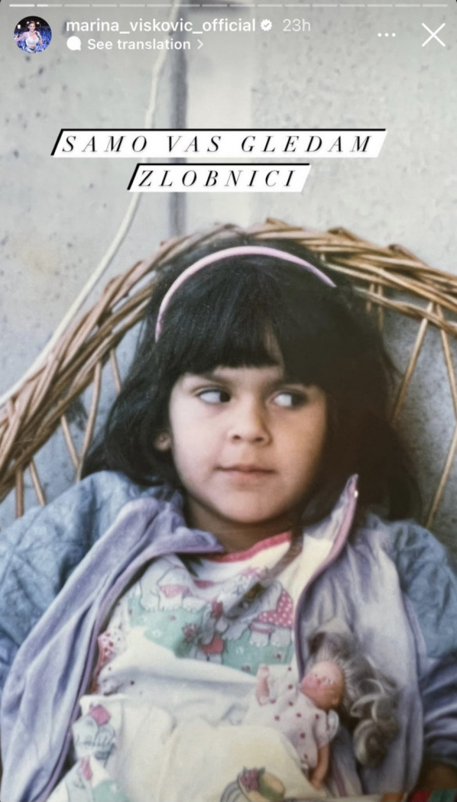 Devojčica sa slike danas je jedna od naših najpopularnijih PEVAČICA: Da li je prepoznajete?