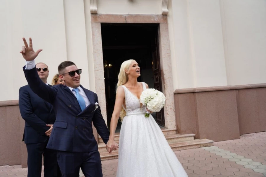 ANJA MIT BLISTA U RASKOŠNOJ VENČANICI: Svadba poznate glumice okupila ...