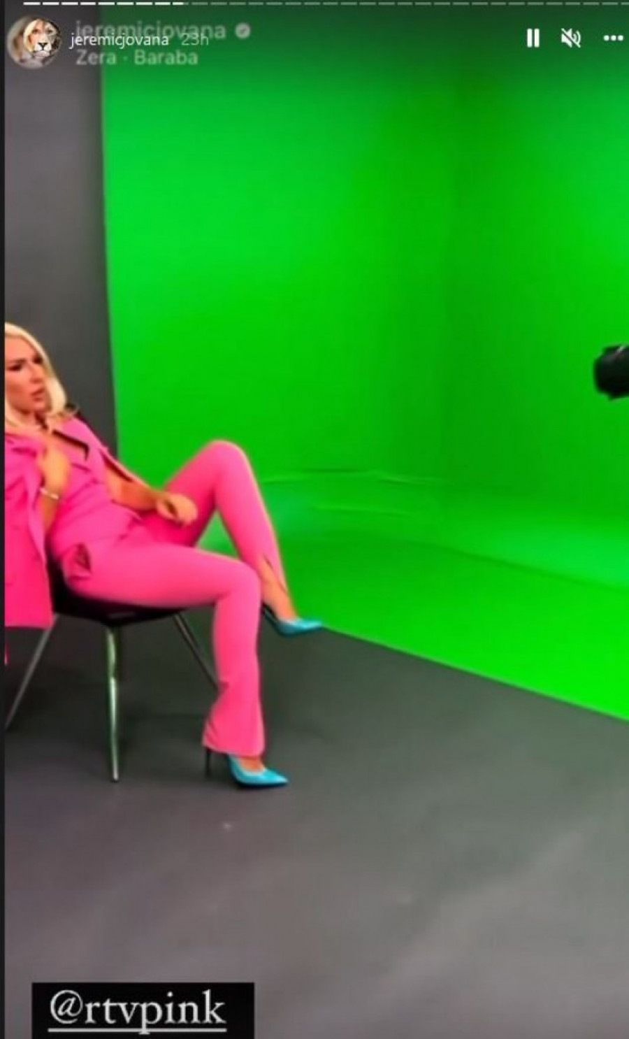 JOVANA JEREMIĆ OTKRILA KOLIKO ZARAĐUJE! Voditeljka se pohvalila SKUPOCENIM cipelama, pa priznala ...