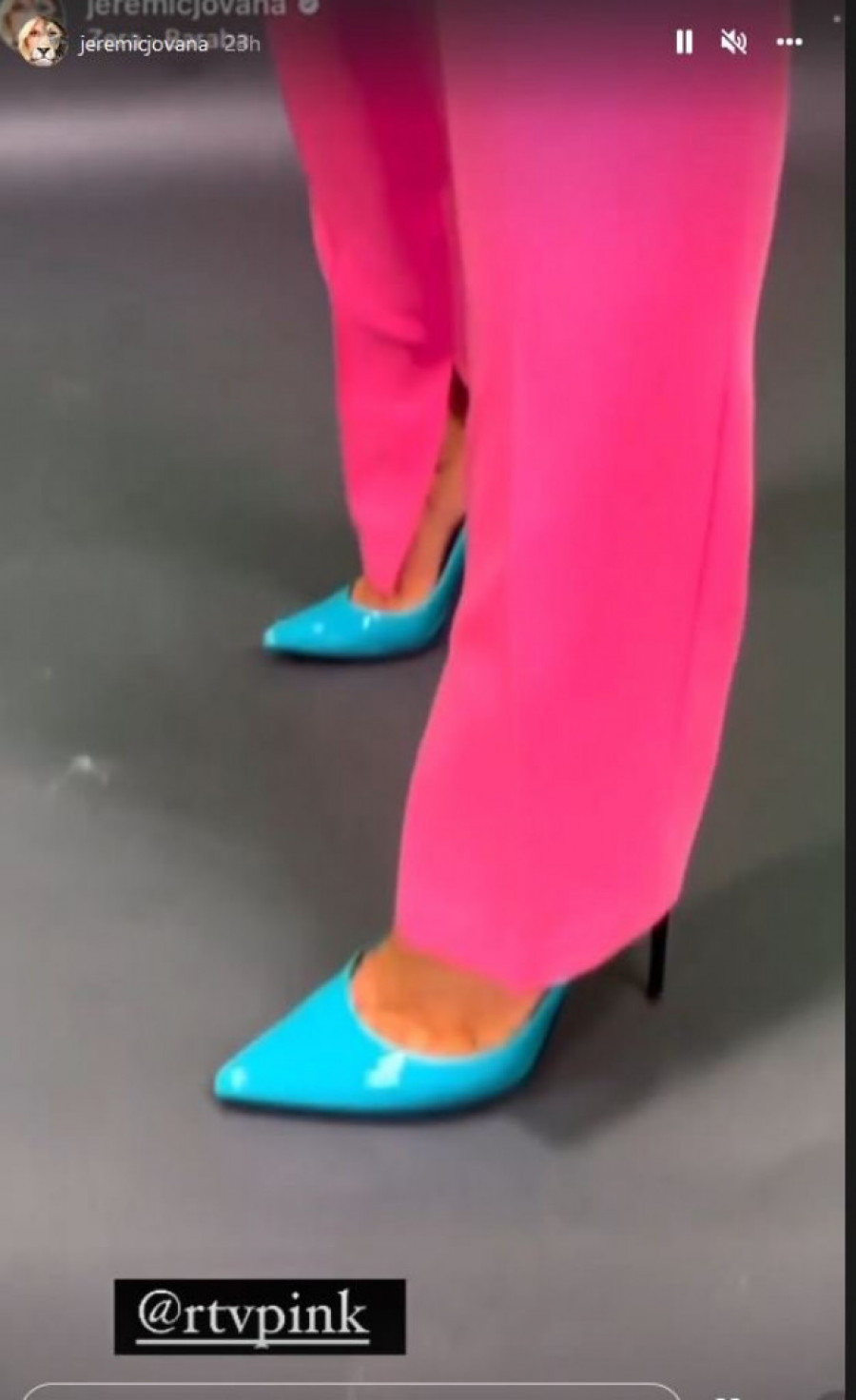 JOVANA JEREMIĆ OTKRILA KOLIKO ZARAĐUJE! Voditeljka se pohvalila SKUPOCENIM cipelama, pa priznala ...