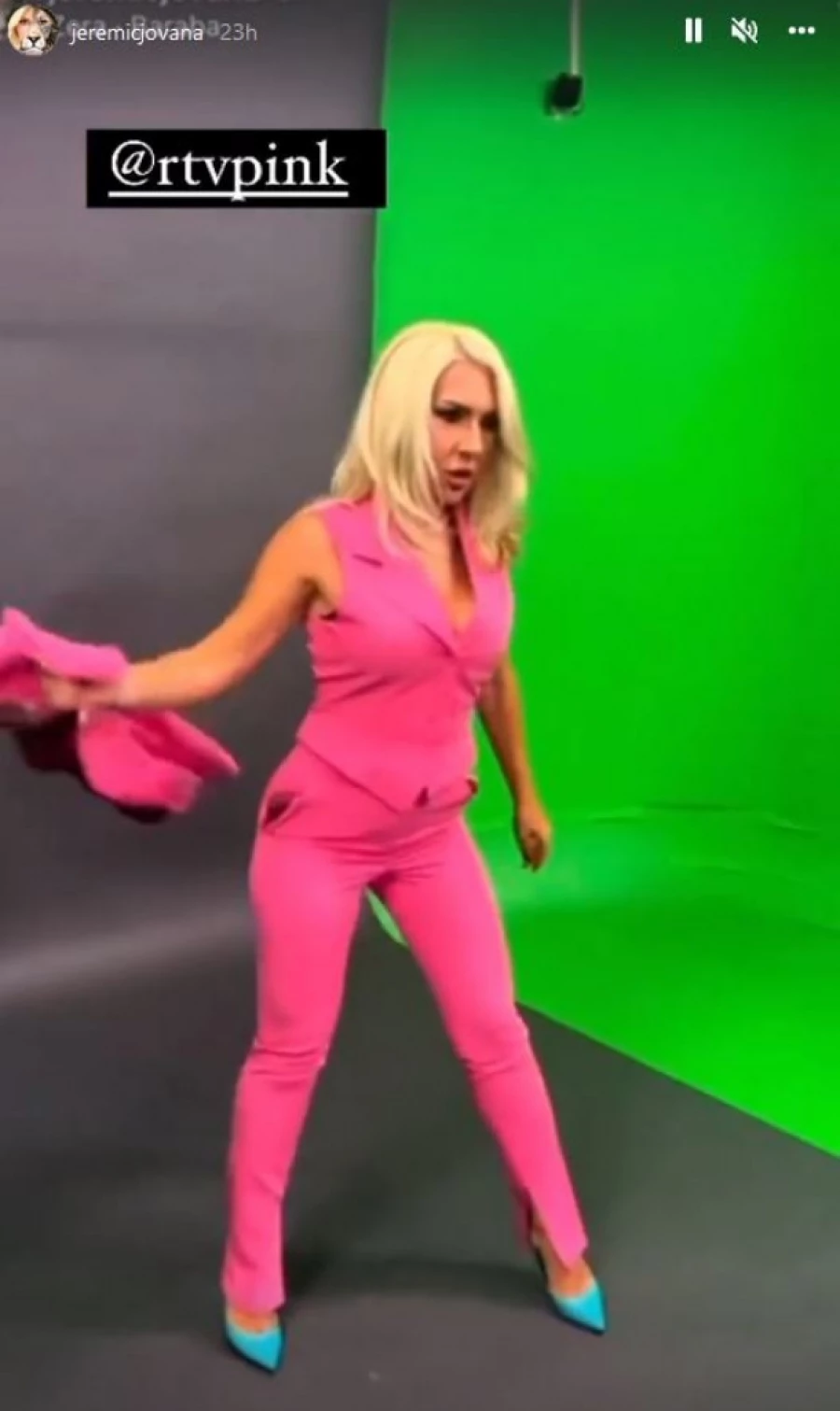 JOVANA JEREMIĆ OTKRILA KOLIKO ZARAĐUJE! Voditeljka se pohvalila SKUPOCENIM cipelama, pa priznala ...