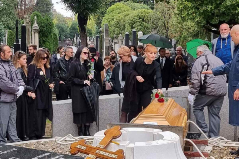 SAHRANJEN Kornelije Kovač! Uz suze i jecaje ispraćen na večni počinak, Aleksandra se EMOTIVNIM ...