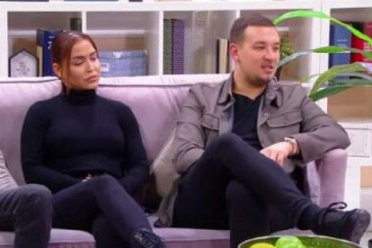 PRVI PUT ZAJEDNO NAKON RASKIDA! Aleksandra Mladenović i Uroš Živković zajedno u emisiji: Pevač ...