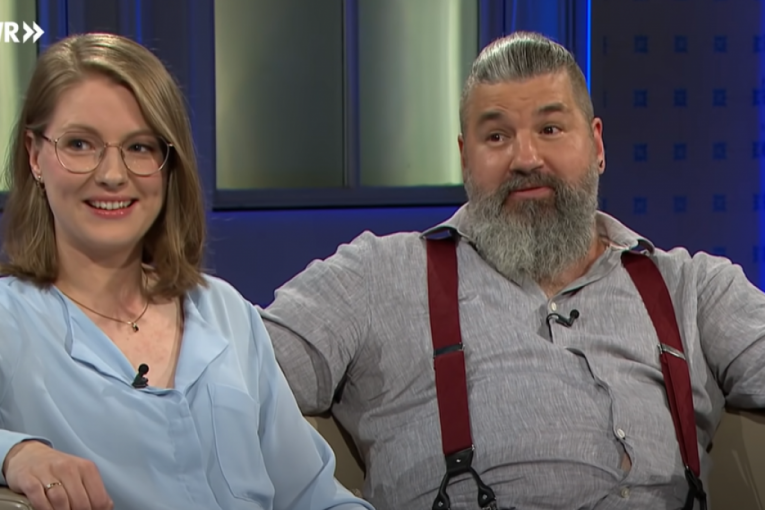 "POSLE DECA PATE JER TO OPISUJU KAO ODVRATNO": Stricu je rodila troje dece, a prvi put je video ...