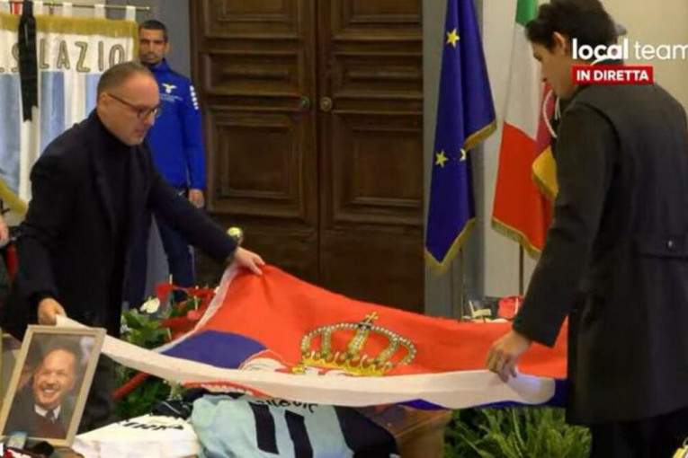 SCENA IZ RIMA SLAMA SRCE! Mihin brat i sin prekrili kovčeg SRPSKOM ...