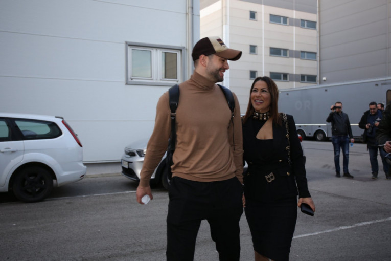 PEVAČICA BESNA ZBOG NOVOG DEČKA: Mina Kostić odbrusila - KAKVO JE TO ...