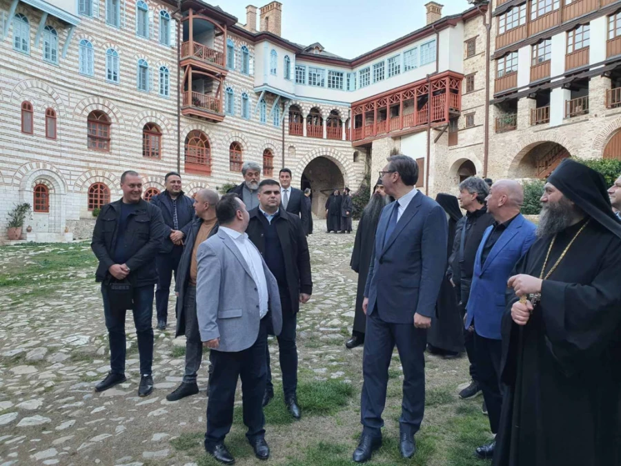 VUČIĆ DOBIO MASLINOVO ULJE SA MASLINE CARA DUŠANA: Otkrivamo - Ovo su ...