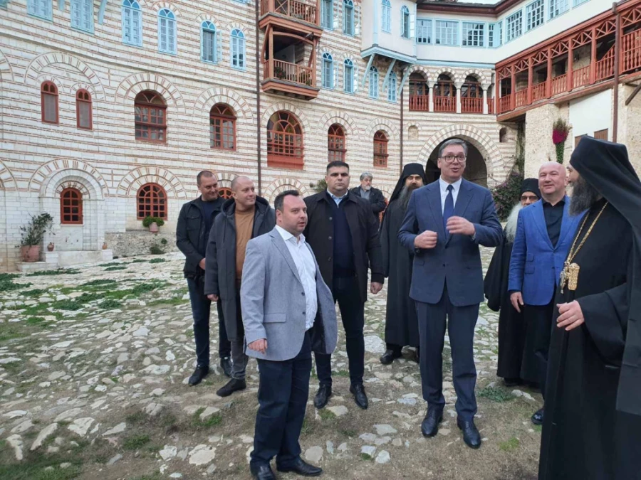 VUČIĆ DOBIO MASLINOVO ULJE SA MASLINE CARA DUŠANA: Otkrivamo - Ovo su ...