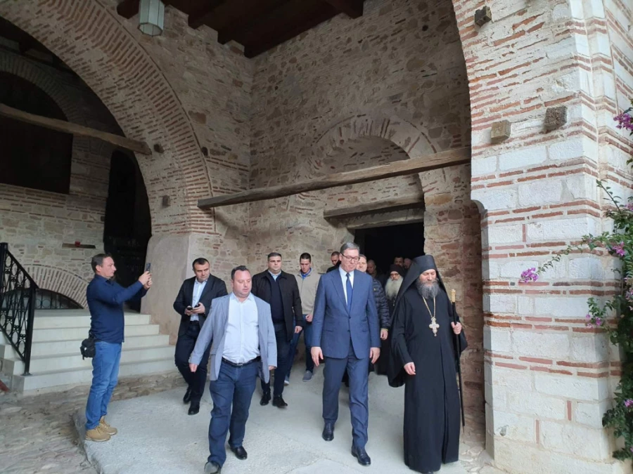 VUČIĆ DOBIO MASLINOVO ULJE SA MASLINE CARA DUŠANA: Otkrivamo - Ovo su ...