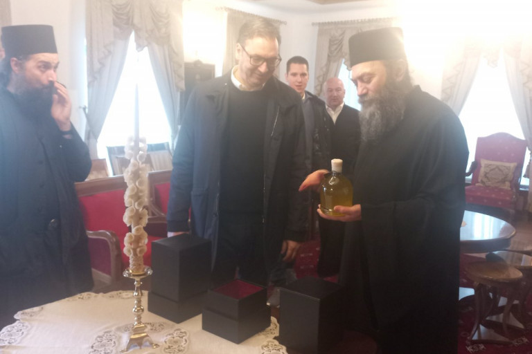 VUČIĆ DOBIO MASLINOVO ULJE SA MASLINE CARA DUŠANA: Otkrivamo - Ovo su ...