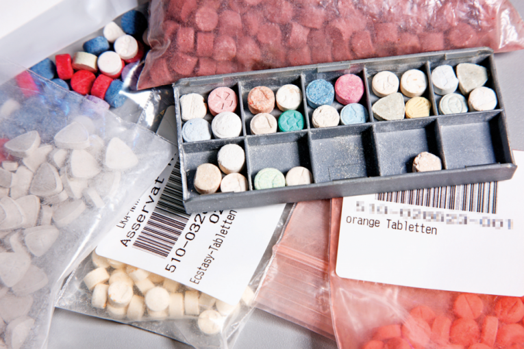 DEVOJČICA OTIŠLA NA EGZIT I PREDOZIRALA SE! Užas u Novom Sadu ...