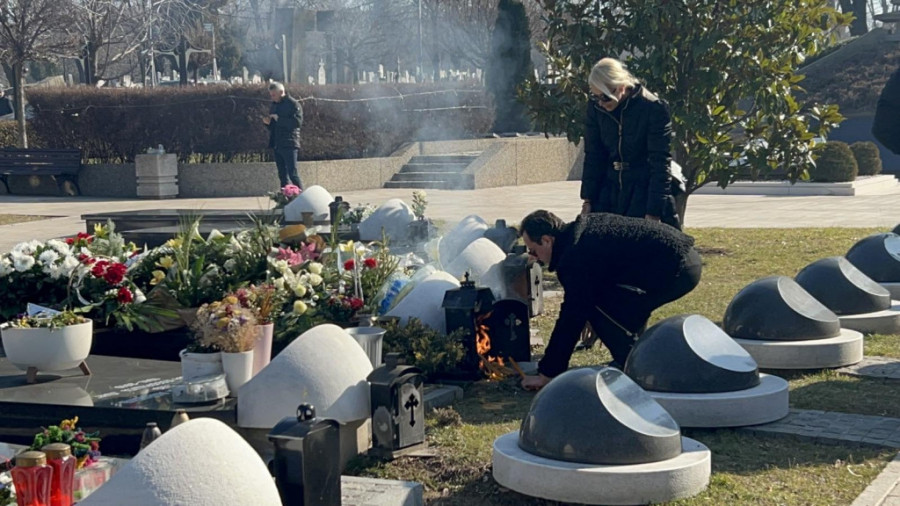 MISTERIJA SVEĆA! Na Šabanovom grobu ponovo sve PLANULO, dim i vatra na sve strane! (VIDEO)