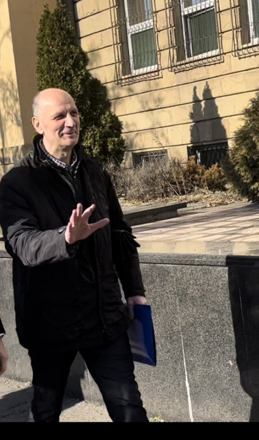 ŠARIĆ I EKIPA DANAS O KRIVICI: Advokat Dejan Lazarević nasmejan posle ...