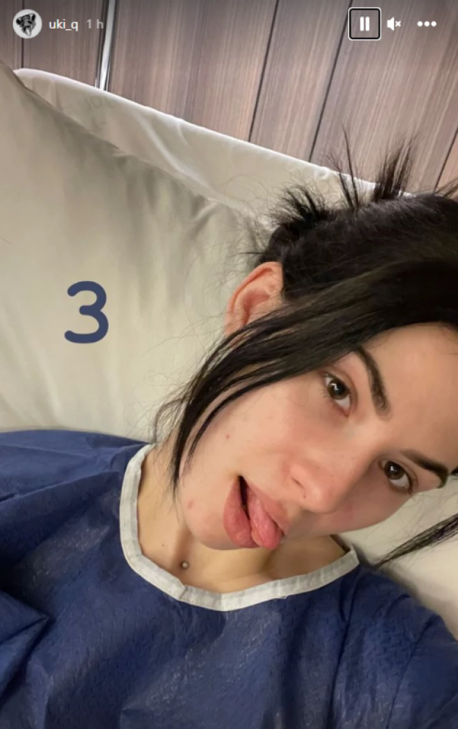 UKI Q U PODLIVIMA I MODRICAMA! Influenserka KRVAVA u bolničkom krevetu, otkrila šta se dogodilo ...