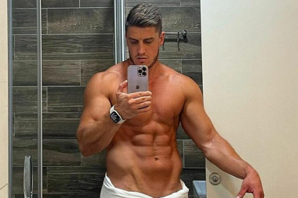 OSVANULA EKSPLICITNA FOTOGRAFIJA DAVIDA DRAGOJEVIĆA: Dejanov brat kao od majke rođen! (FOTO)