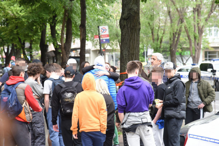 JECAJI, ZAGRLJAJI, TUGA! Drugovi ubijenog dečaka skrhani bolom nakon ...