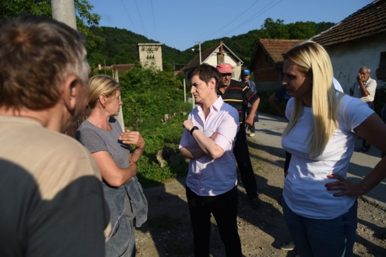 Republika / Foto Galerija / Ana Brnabić obilazi Ćićevac