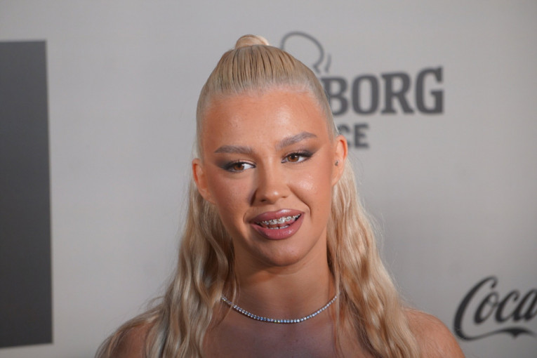 KUĆNI VIDEO EME RADUJKO O KOM SVI BRUJE: Procurio iz telefona, pokazala ...