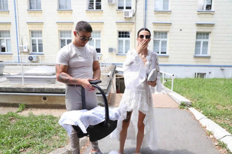 TARA SIMOV UHVAĆENA SA VERENIKOM NAKON RASKIDA: Neoborivi dokaz isplivao na videlo!