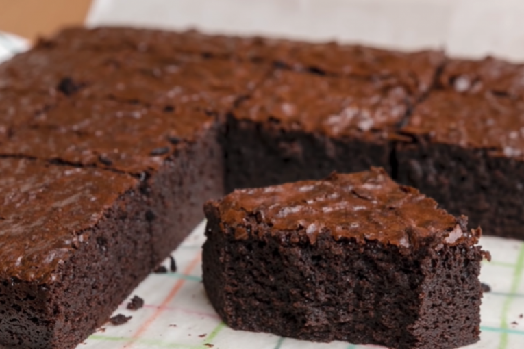 ORIGINALNI BRAUNI RECEPT: Najprostiji i najlepši KOLAČ ikada, bićete ...