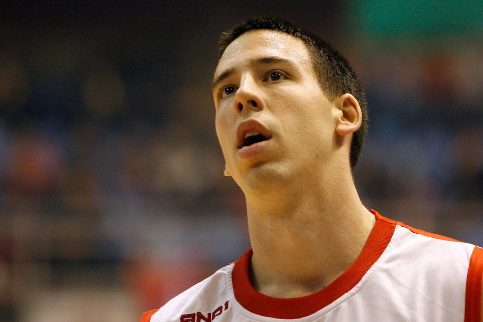 TOLIKO JE JAKO UDARIO U GLAVU DA JOJ JE PUKLA BUBNA OPNA! Žena bivšeg ...