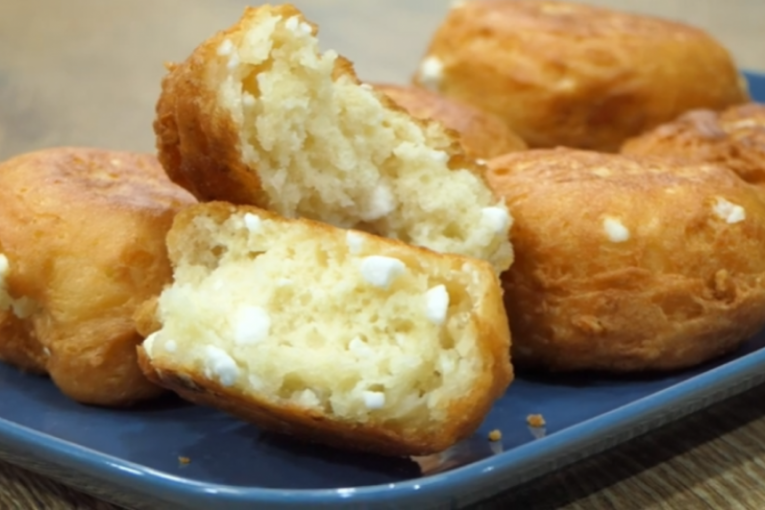 RECEPT ZA UŠTIPKE SA FETA SIROM: Testo mekano kao duša, a priprema se ...