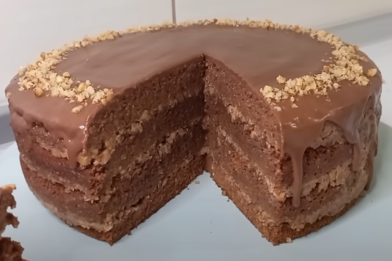 STARINSKA TORTA IZ ŠERPE: Na kore se stavlja sočan preliv - ovo svaka ...