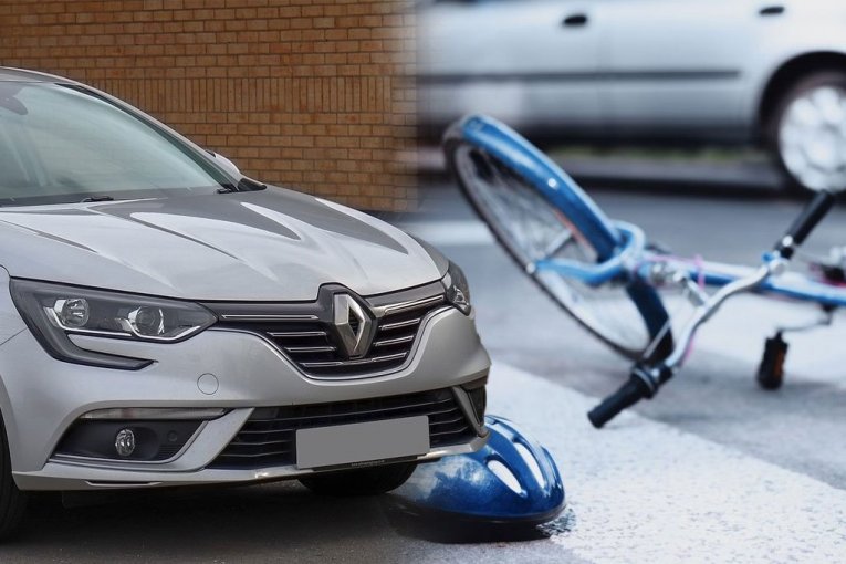 POGINUO BICIKLISTA KOD VLASOTINCA: Automobil naleteo na muškarca!