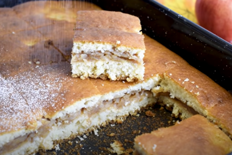 RECEPT MOJE BAKE ZA LENJU PITU SA JABUKAMA: Starinski način je najbolji ...