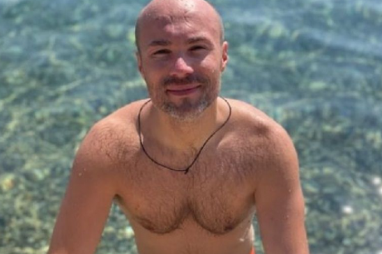 SKINUO SE ACA SOFRONIJEVIĆ: Poznati muzičar pokazao čime raspolaže, mreže se usijale (FOTO)