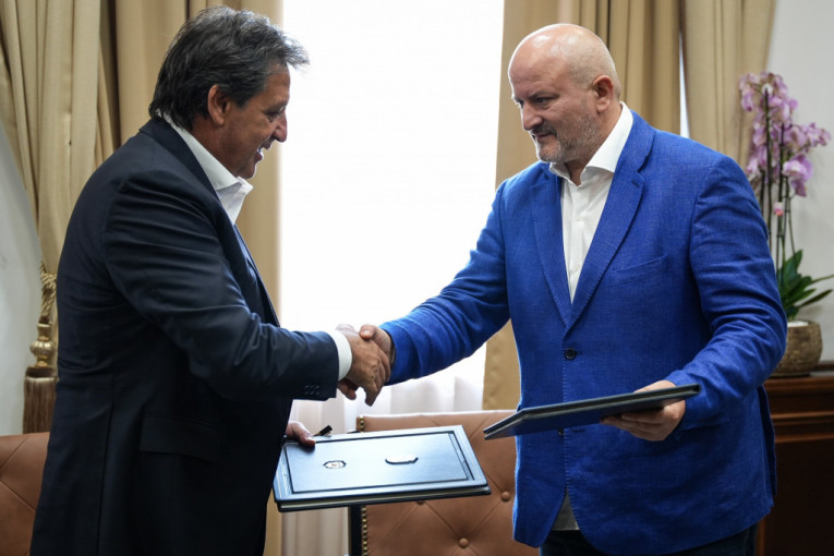 Bratislav Gašić potpisao sporazum sa sindikatima o Posebnom kolektivnom ...