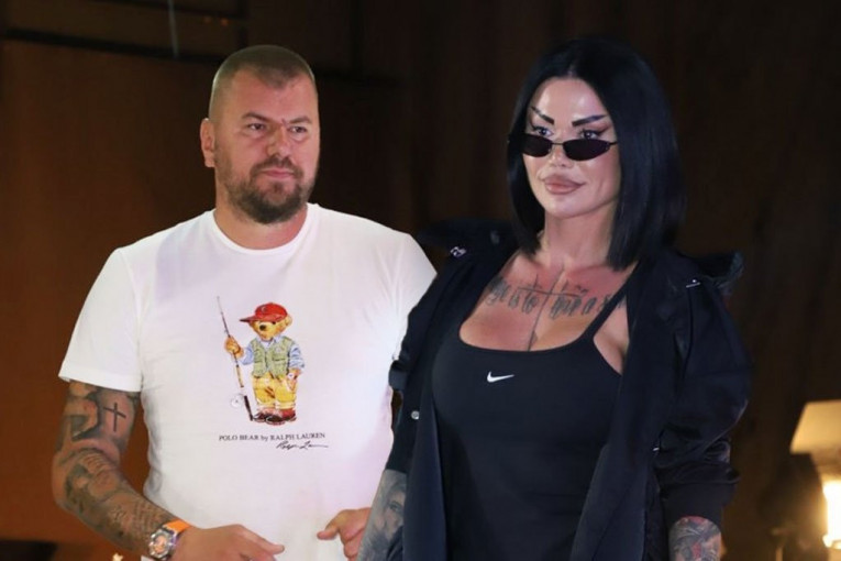 ONA ĆE JANJUŠU DOĆI GLAVE! Atraktivna takmičarka PRATI košarkaša šest ...