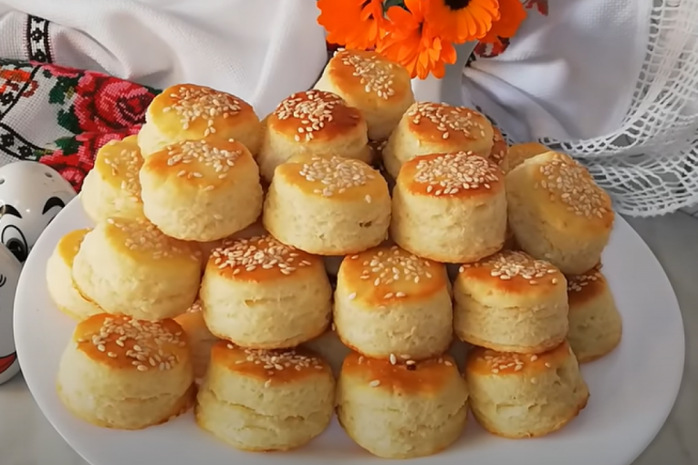 POGAČICE SA SIROM SPREMNE ZA JELO ZA 12 MINUTA: Svi će vam tražiti ...