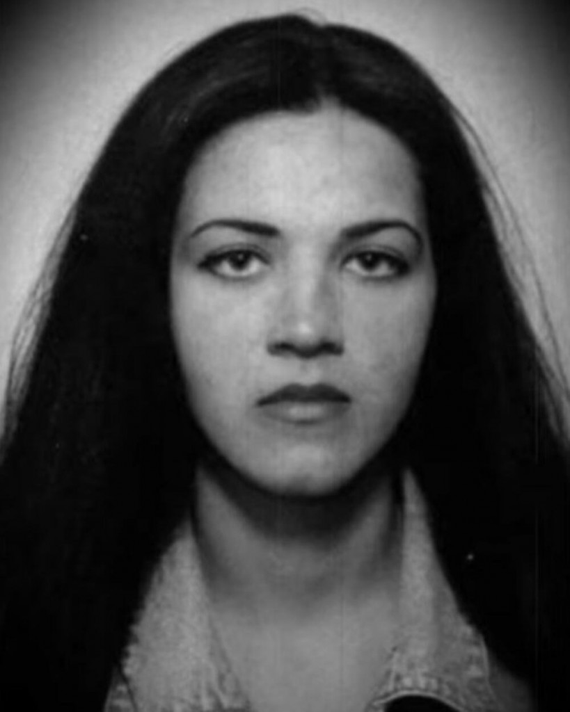 MONSTRUM UJEDAO JASMINU PO GRUDIMA, SILOVAO, PA JE ISKASAPIO! Serijski ...