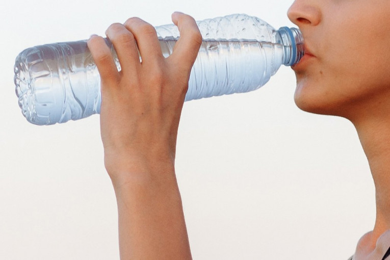 POZNATA MARKA FLAŠIRANE VODE SE POVLAČI SA TRŽIŠTA: Kontaminirana ...