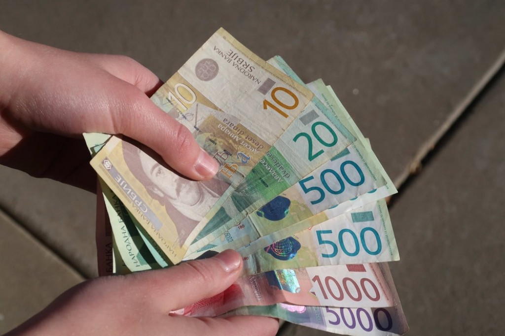 GDE ZAVRŠAVA UNIŠTEN NOVAC?! Nemojte NIKAKO bacati pocepane novčanice ...