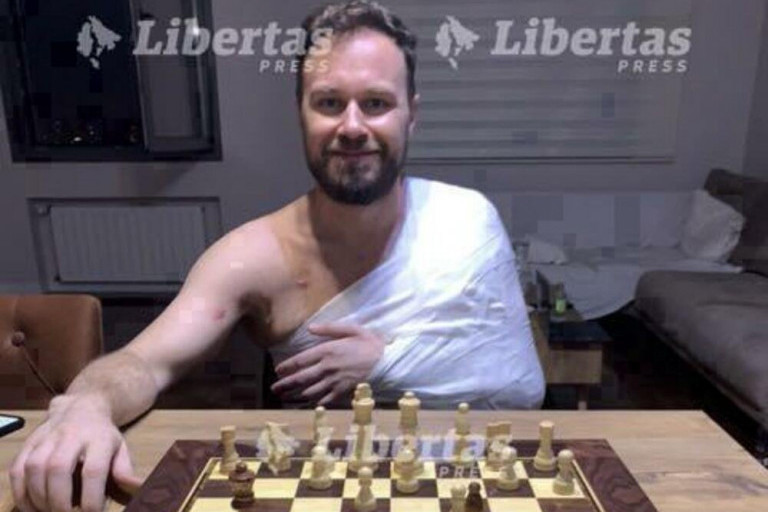 RADOJE ZVICER SAV U ZAVOJIMA! LIBERTAS OBJAVIO NOVU FOTOGRAFIJU ...