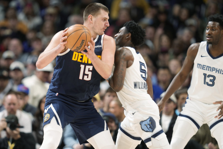 DENVEROVA ŠESTA U NIZU! Monstruozni Jokić TRIPL-DABLOM ukrotio Grizlije i ISPISAO rekord NBA ...