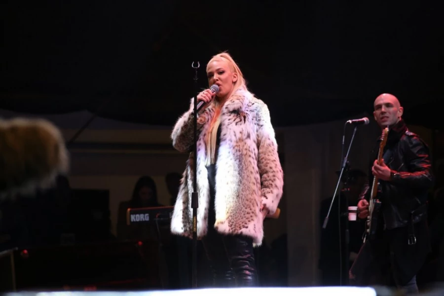 ŠIROM SRBIJE POČELI MUZIČKI PROGRAMI: Pucaju petarde i vatrometi - na ...