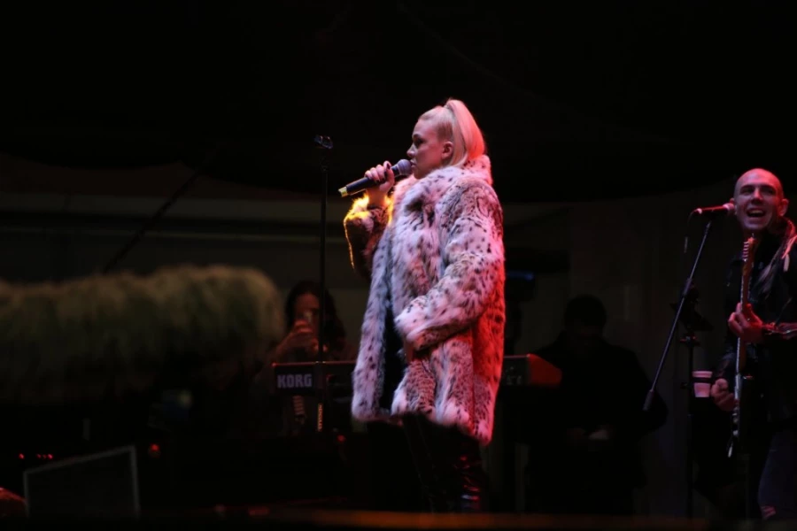 ŠIROM SRBIJE POČELI MUZIČKI PROGRAMI: Pucaju petarde i vatrometi - na ...